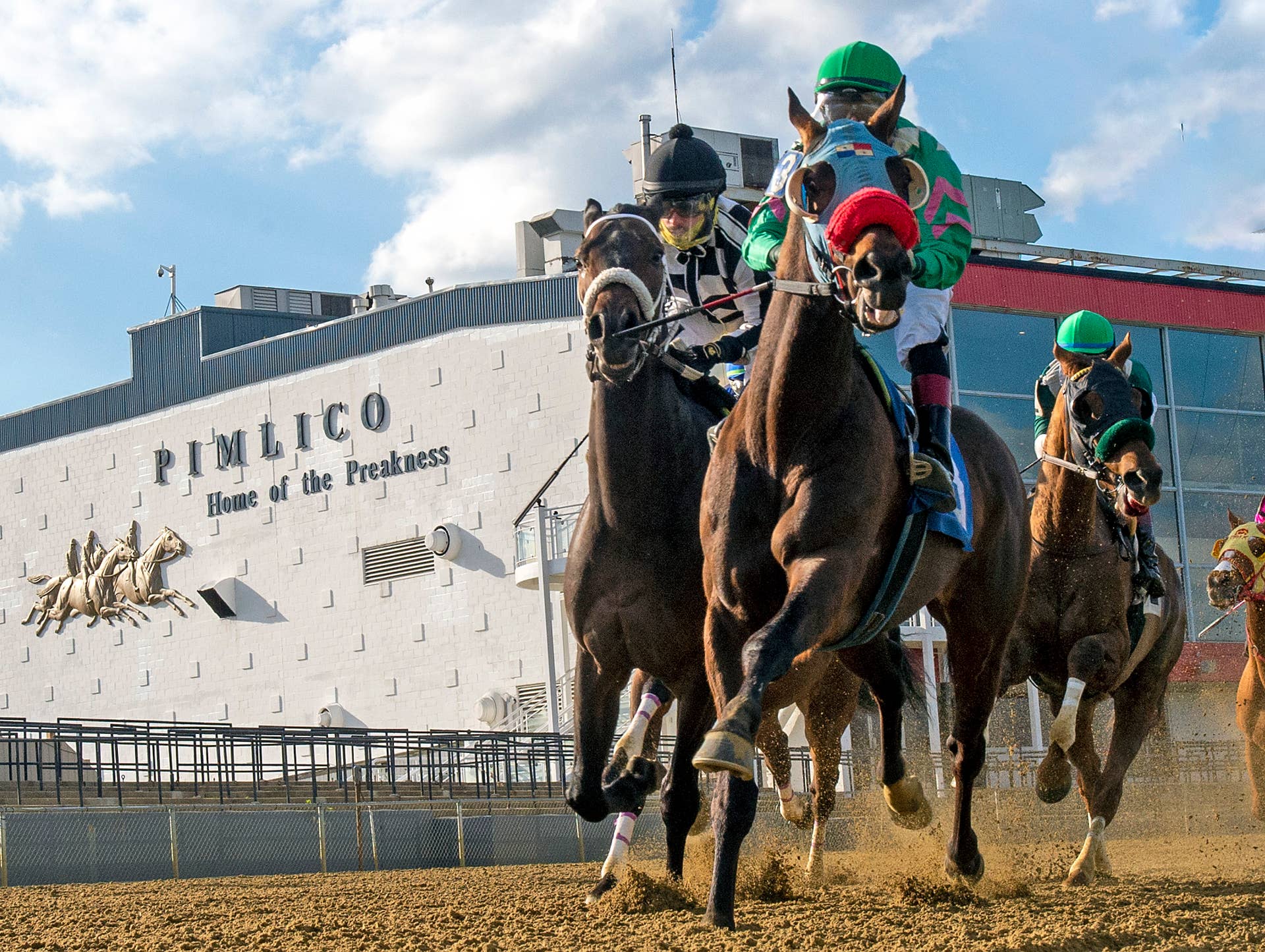 Pimlico Shutters Ahead Of Multimillion-Dollar Renovation - Paulick Report