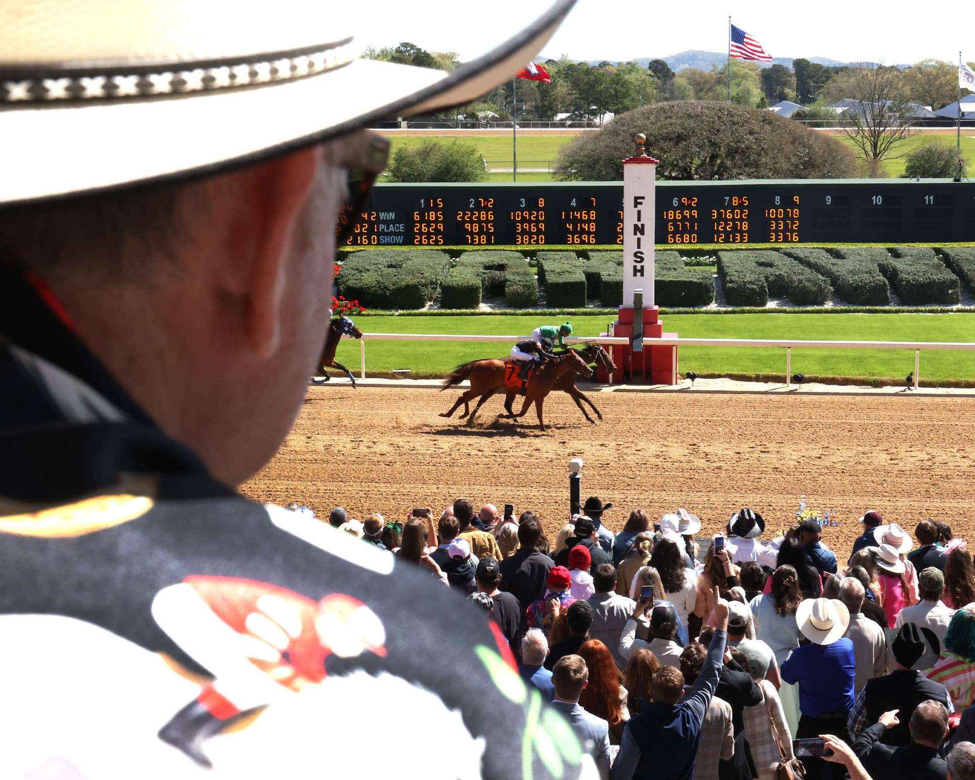 Economic Indicators: Races, Wagering Are Up In April But Field Size Is ...