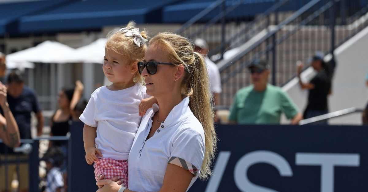 'It's A Racetrack Family': Assistant And Her Daughter Make a Great Team ...