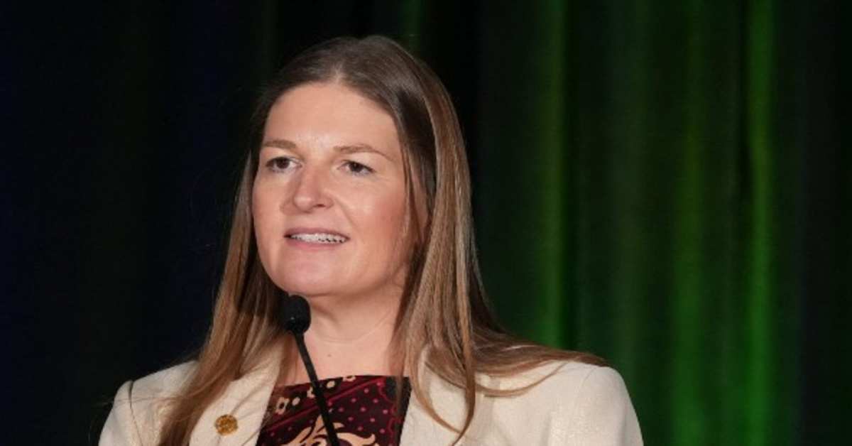 Dr. Sarah Reuss Installed As President Of AAEP - Paulick Report ...