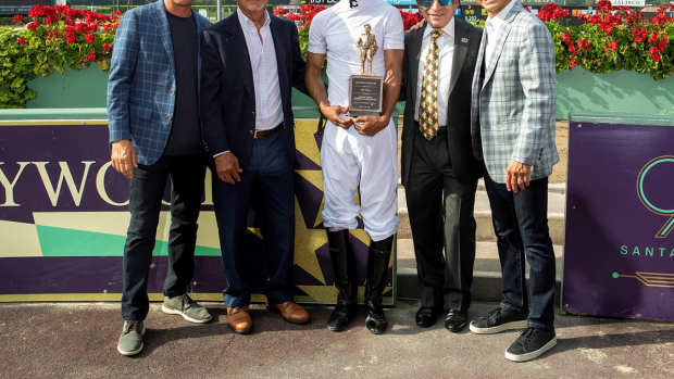 'My Idol': Kendrick Carmouche Pays Tribute To Late Father In Woolf Award Ceremony At Santa Anita ...