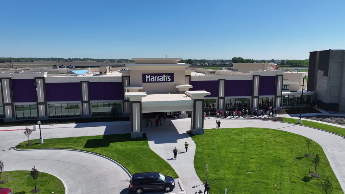 Harrah's Columbus, NE Racing & Casino Exterior - Paulick Report ...