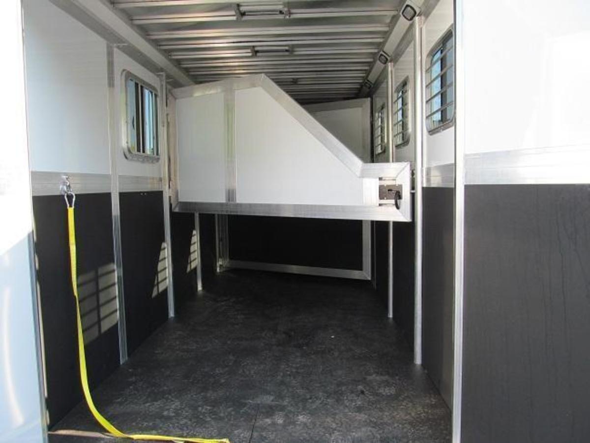 Slant-load Vs. Straight-load Trailers: To Each Their Own - Paulick ...