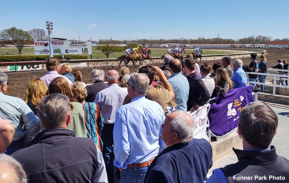 Fonner Files: Fans From Near And Far At Fonner Park - Paulick Report ...