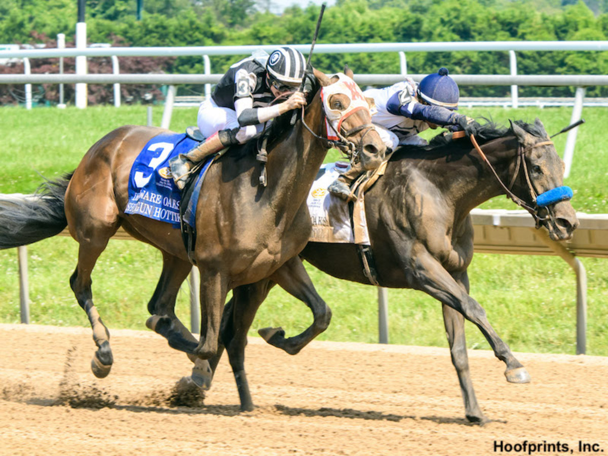 Midnight Stroll Outlasts Shotgun Hottie In Delaware Oaks - Paulick ...