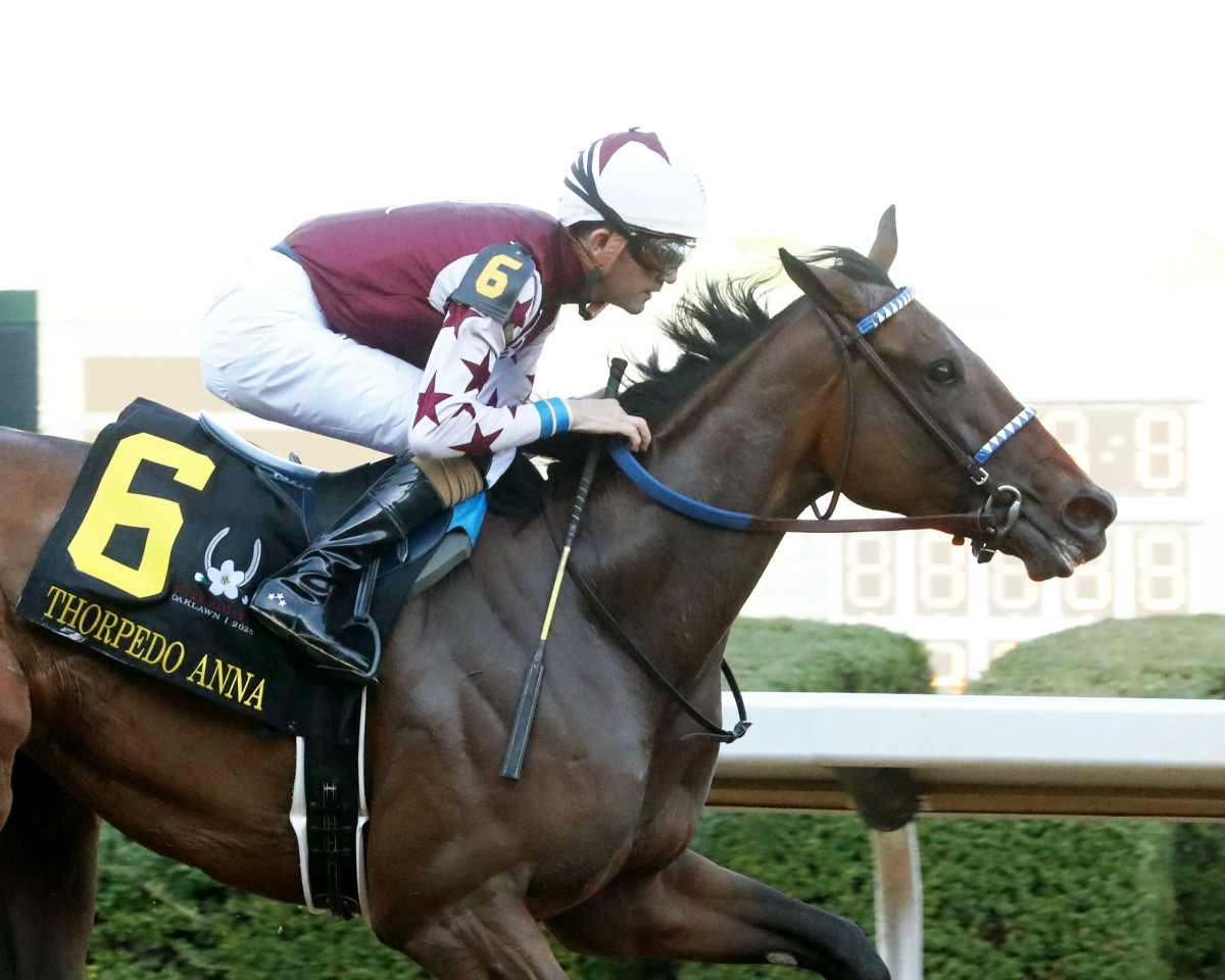 Thorpedo Anna Draws Off In Easy Apple Blossom Score - Paulick Report ...