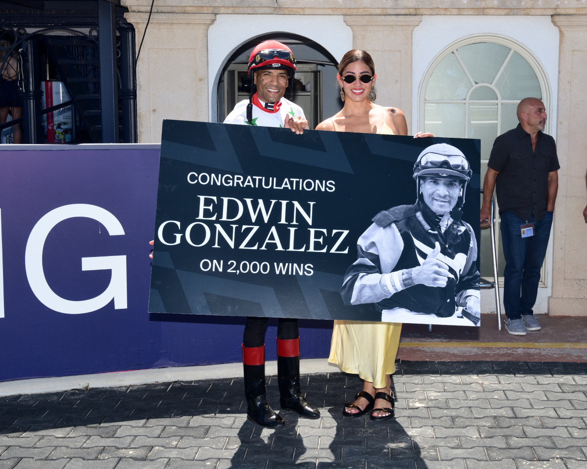 ‘Working Hard’: Jockey Edwin Gonzalez Notches 2,000th Win - Paulick ...