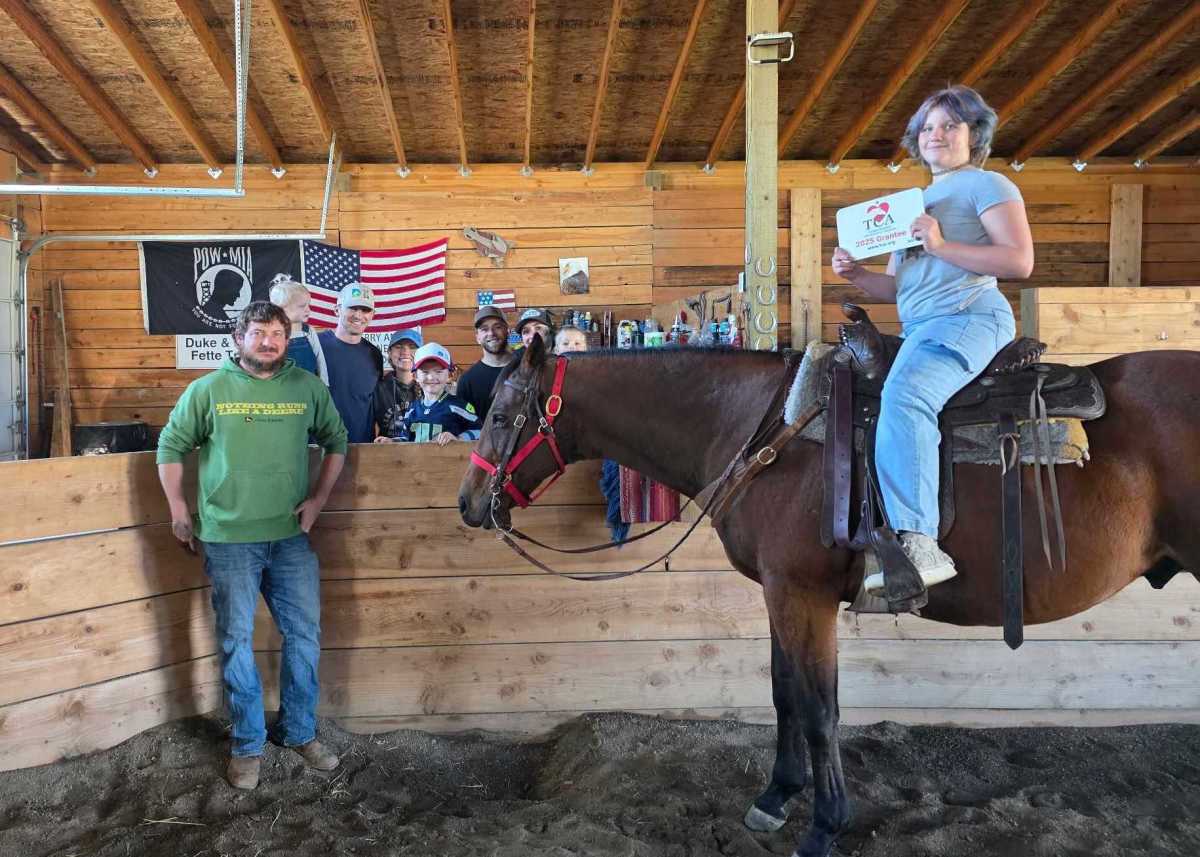 'This Ranch Is My Hospital': Military Veterans, Retired Racehorses Find ...