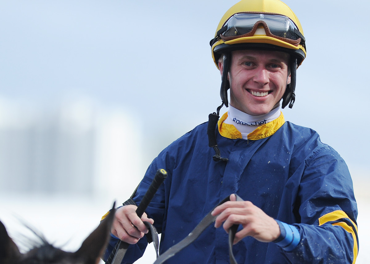 Jockey Dylan Davis Suffers Numerous Injuries In Aqueduct Spill ...